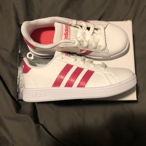 adidas | Shoes | Adidas Girls Tennis Shoes | Poshmark